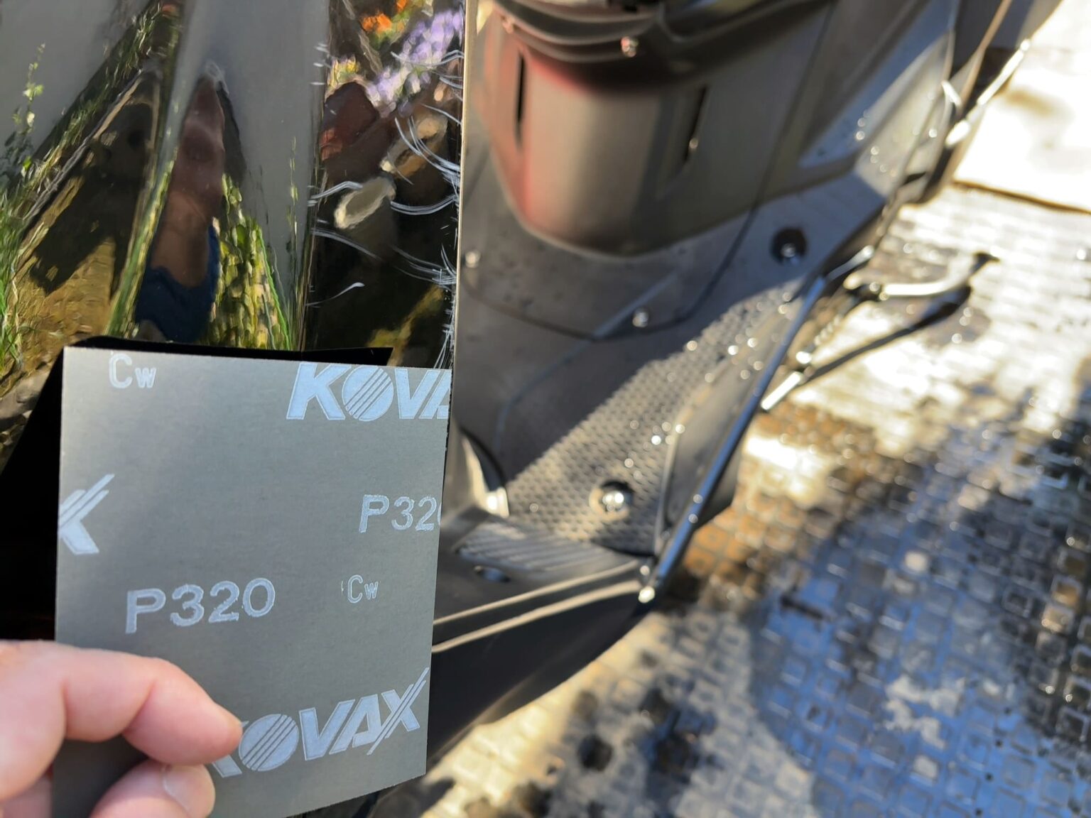 【DIY補修】シグナスグリファス、当て逃げの傷を「ド素人」が本気で直してみた！【塗装・ウレタンクリア編】 - シグナスXでGOGO