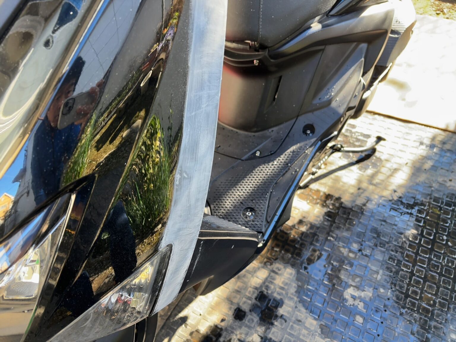 【DIY補修】シグナスグリファス、当て逃げの傷を「ド素人」が本気で直してみた！【塗装・ウレタンクリア編】 - シグナスXでGOGO